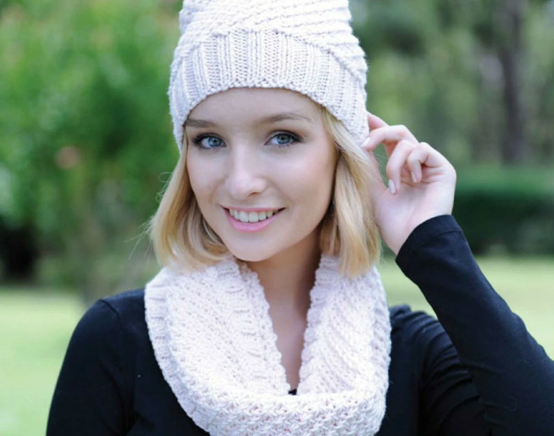 Women's Hat & Cowl - Free knitting pattern - DIY Education